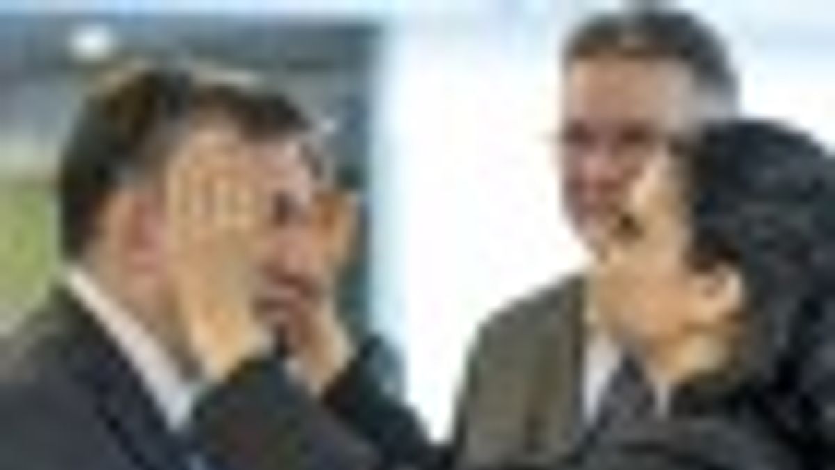 A vak ember addig lát, amíg az ujjai érnek - Dér Veronika és Orbán ...