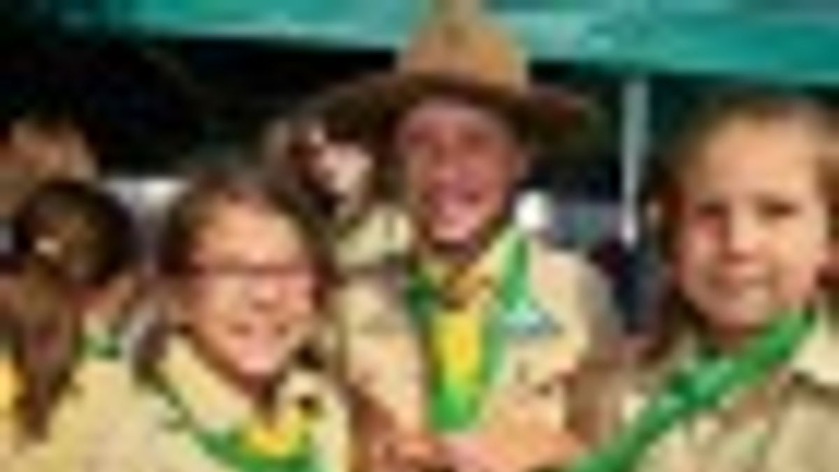 Tízezer magyar cserkész megy egyenruhában a munkahelyére pénteken ...