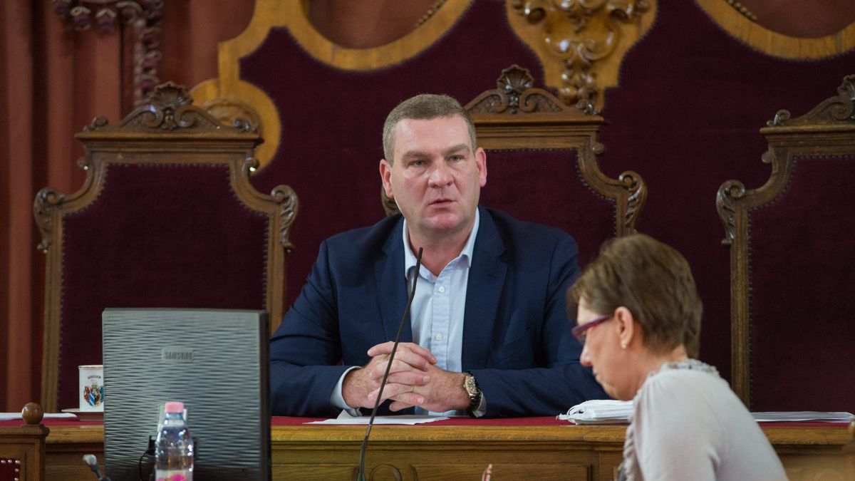 Botka László mindenkivel háborúban áll, aki segíthetne Szegednek ...